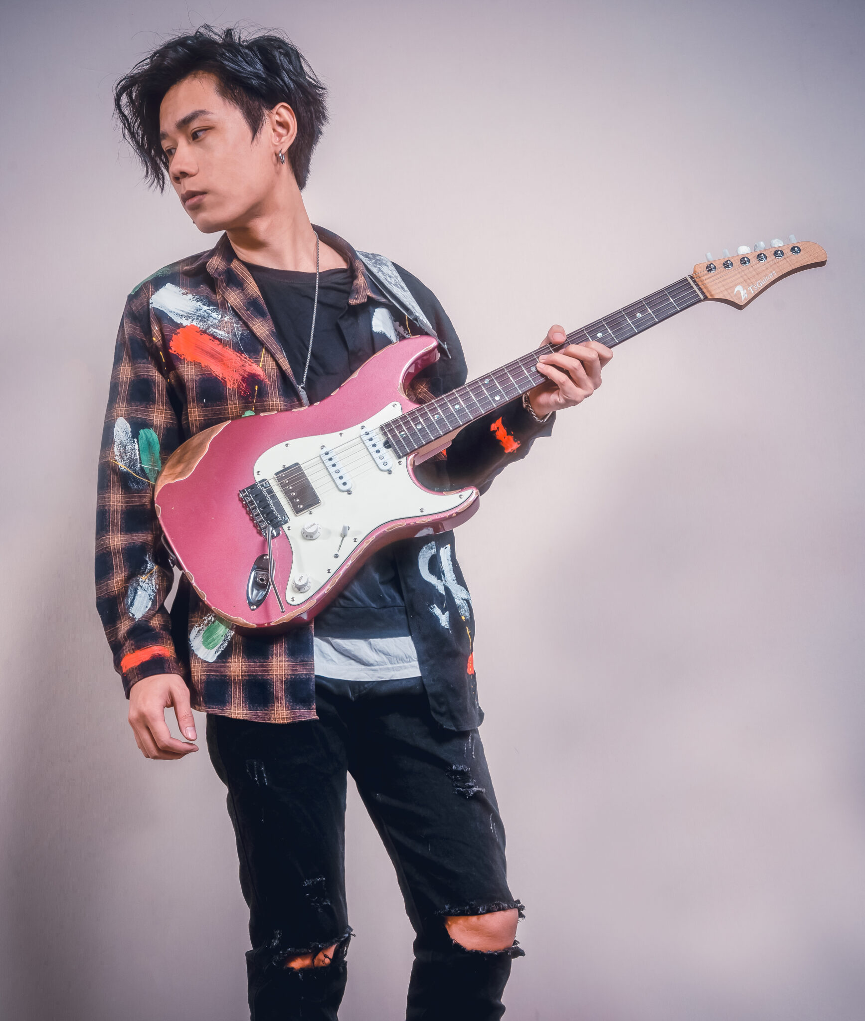 Flin Wu using DST-Classic22 · T's Guitars